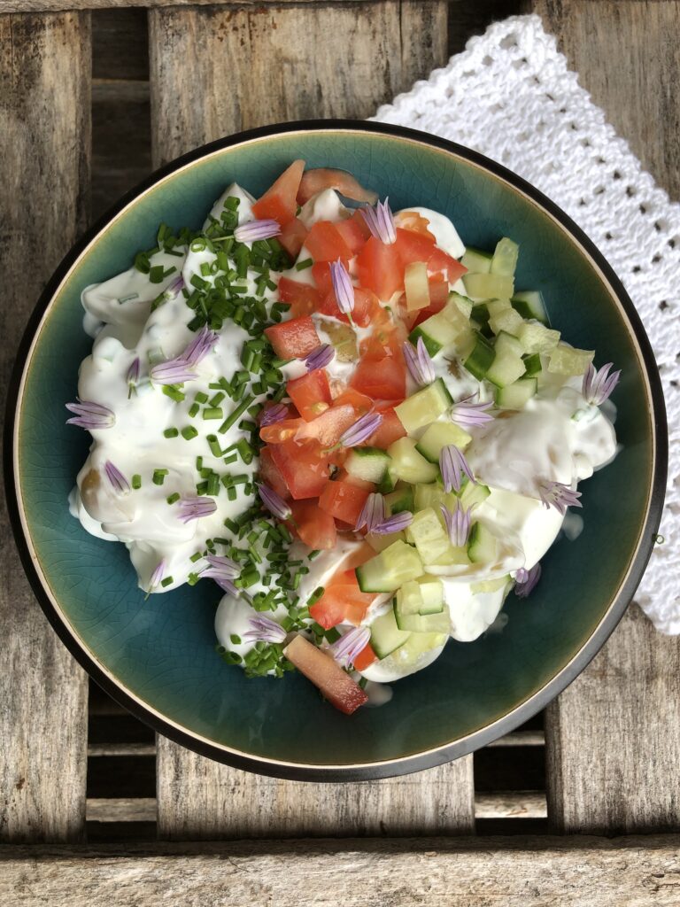 Frisk salat med røget laks - Forret eller måltidssalat - Mad og fritid