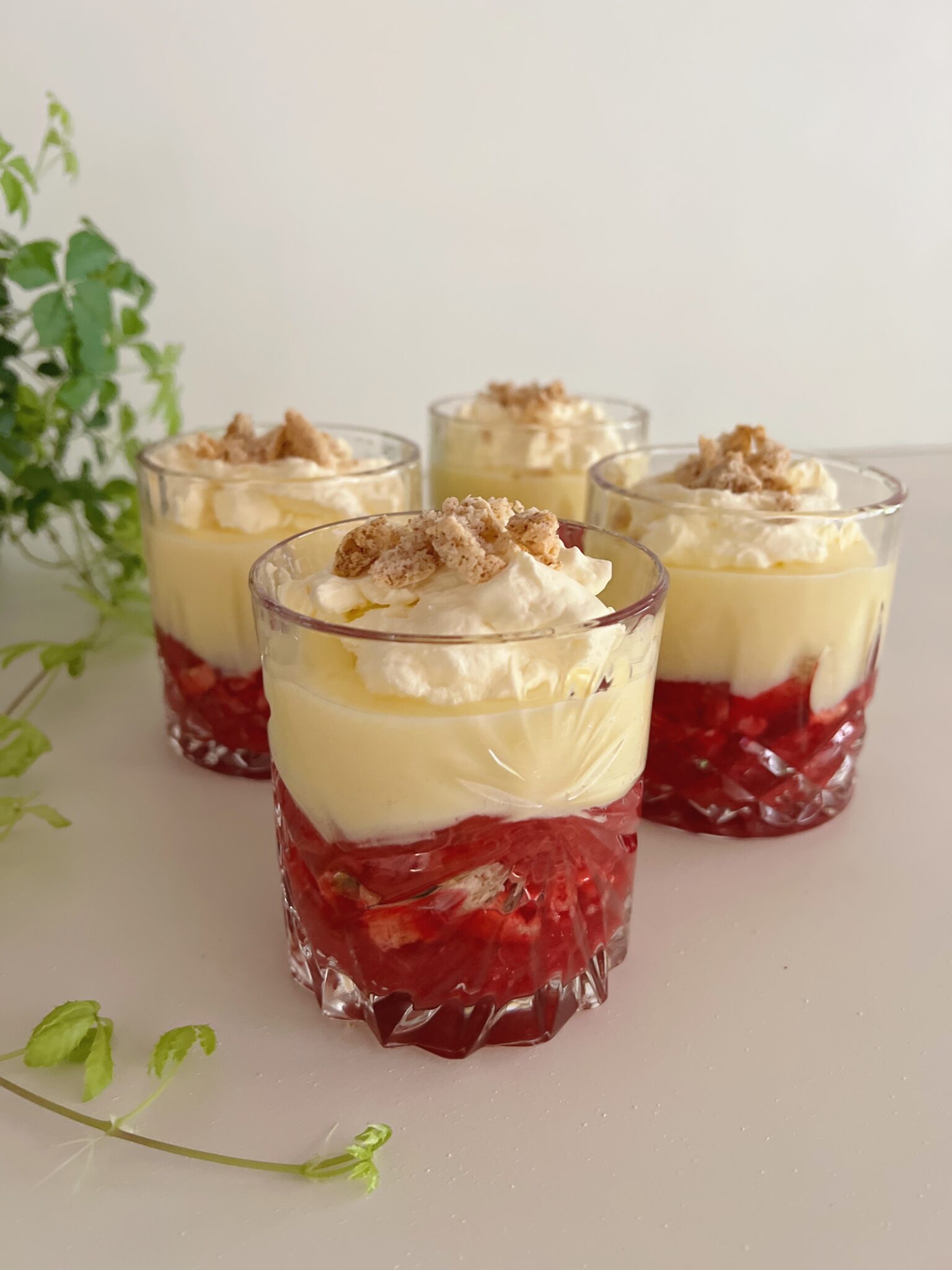 Rabarbertrifli- den lækreste dessert med rabarber - Mad og fritid