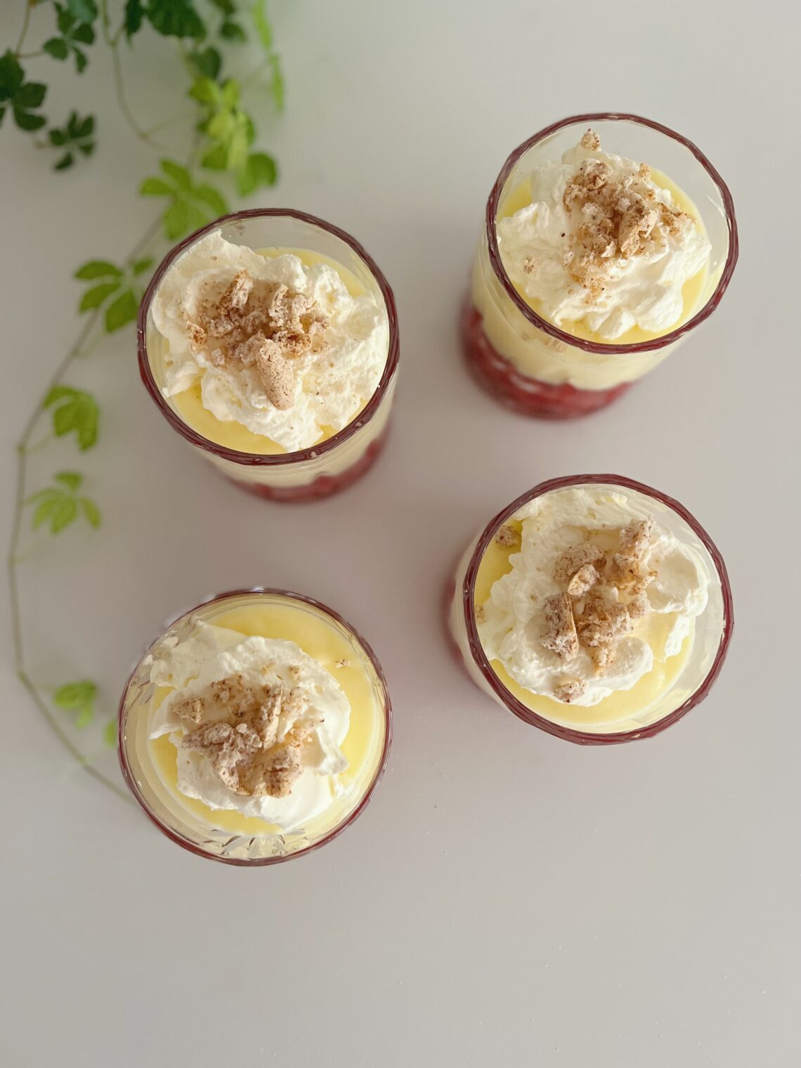 Rabarbertrifli- den lækreste dessert med rabarber - Mad og fritid